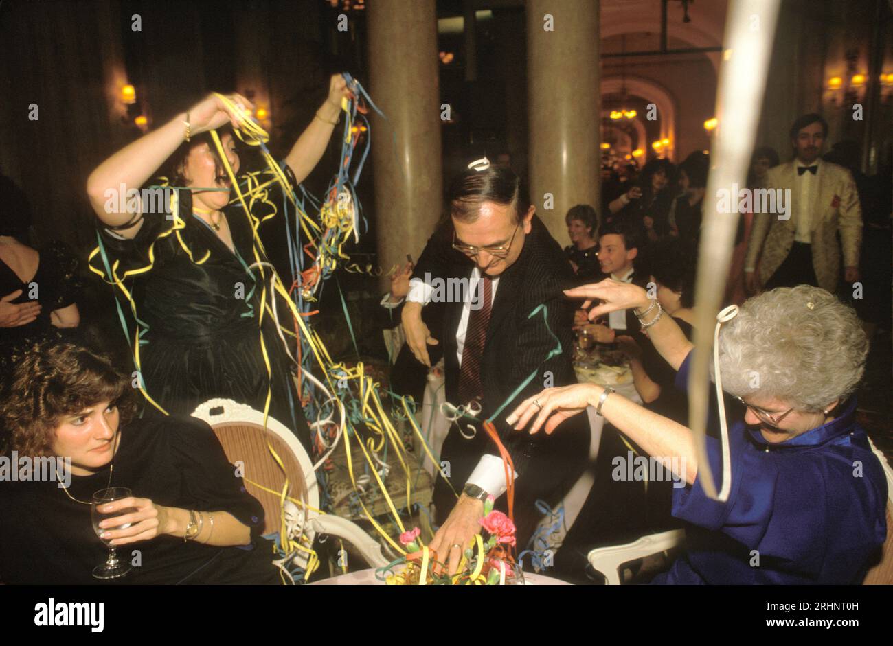 Silvesterparty in london -Fotos und -Bildmaterial in hoher Auflösung ...