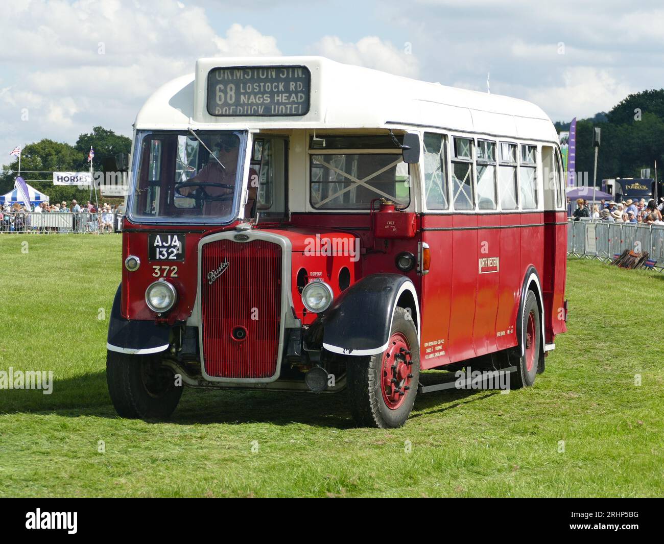 Roter schulbus -Fotos und -Bildmaterial in hoher Auflösung – Alamy