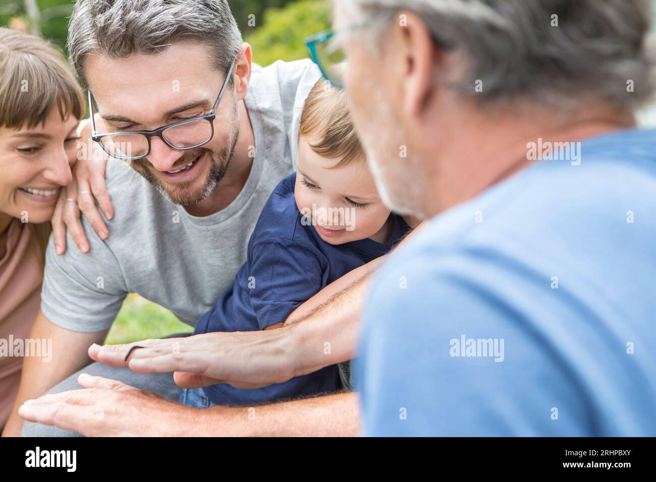 3 drei generationen -Fotos und -Bildmaterial in hoher Auflösung – Alamy