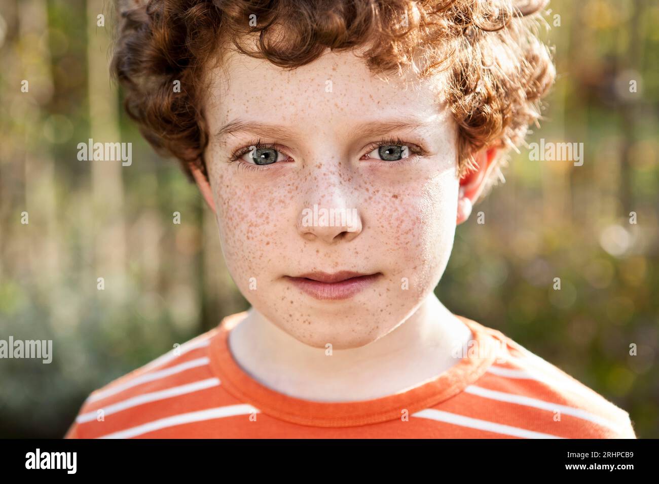 Junge 10 12 jahre alt -Fotos und -Bildmaterial in hoher Auflösung – Alamy