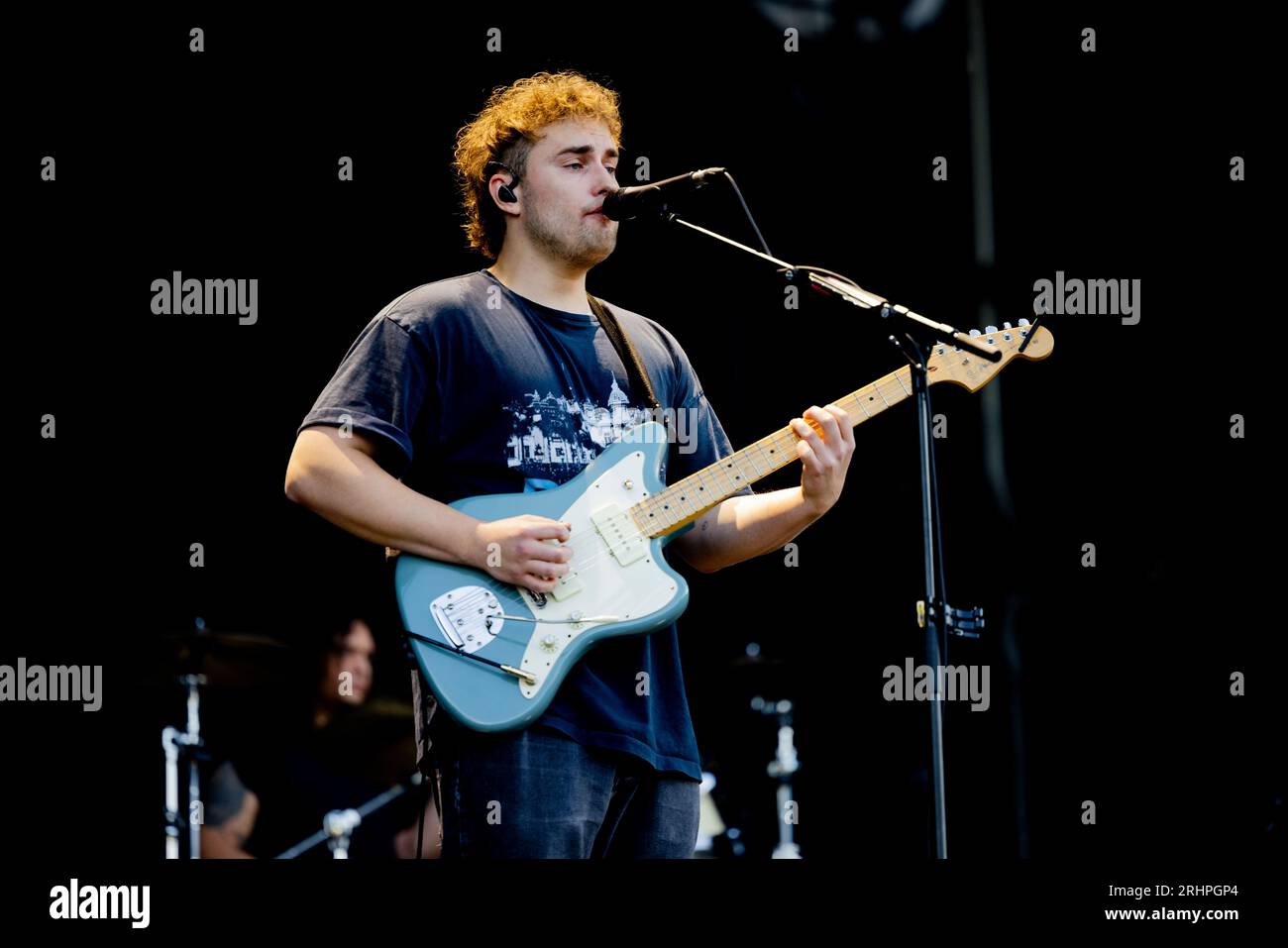 Sam fender outfit -Fotos und -Bildmaterial in hoher Auflösung – Alamy