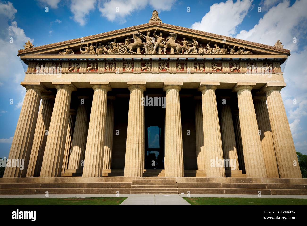 Diese Nachbildung des griechischen Parthenon, die für die 1897 Centennial Exposition in ...