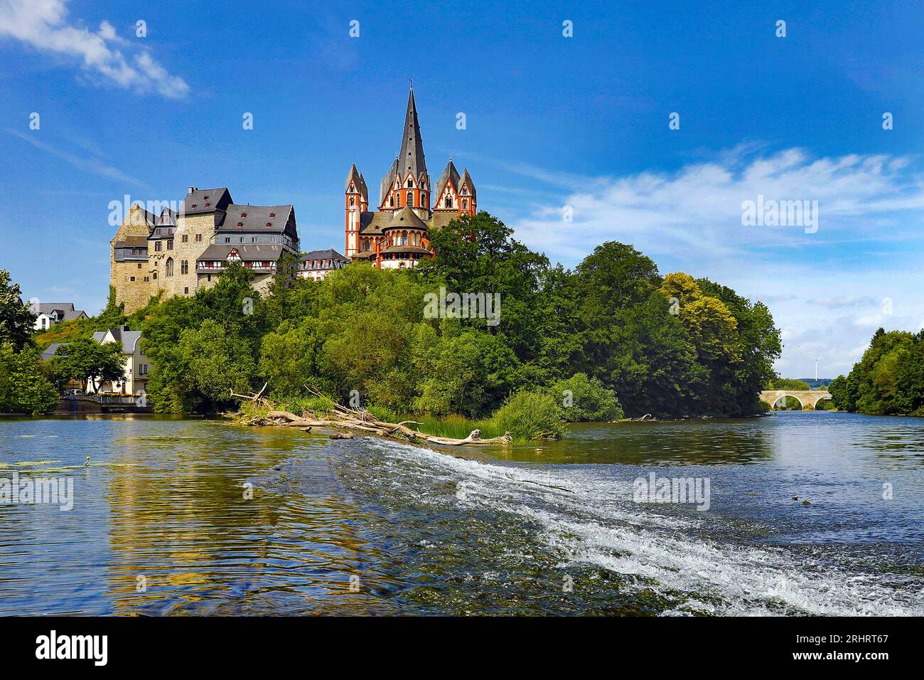 Limburger Dom und Schloss auf dem Kalkfelsen über der Lahn, Deutschland ...