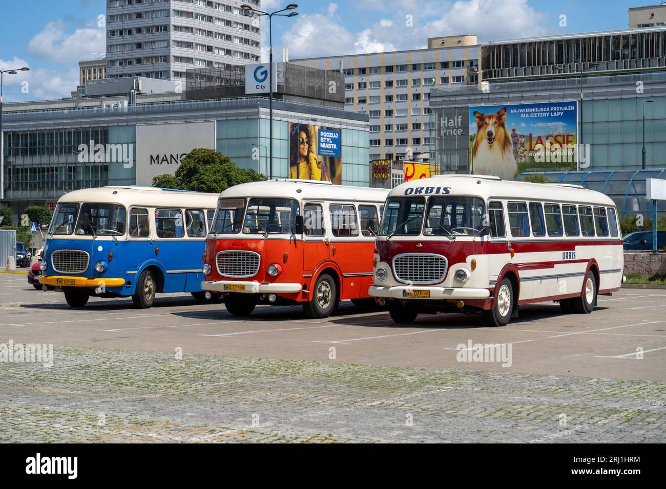 Der alte rot-blaue Skoda-Bus. Tschechoslowakisches Skoda RTO 706 Karosa ...