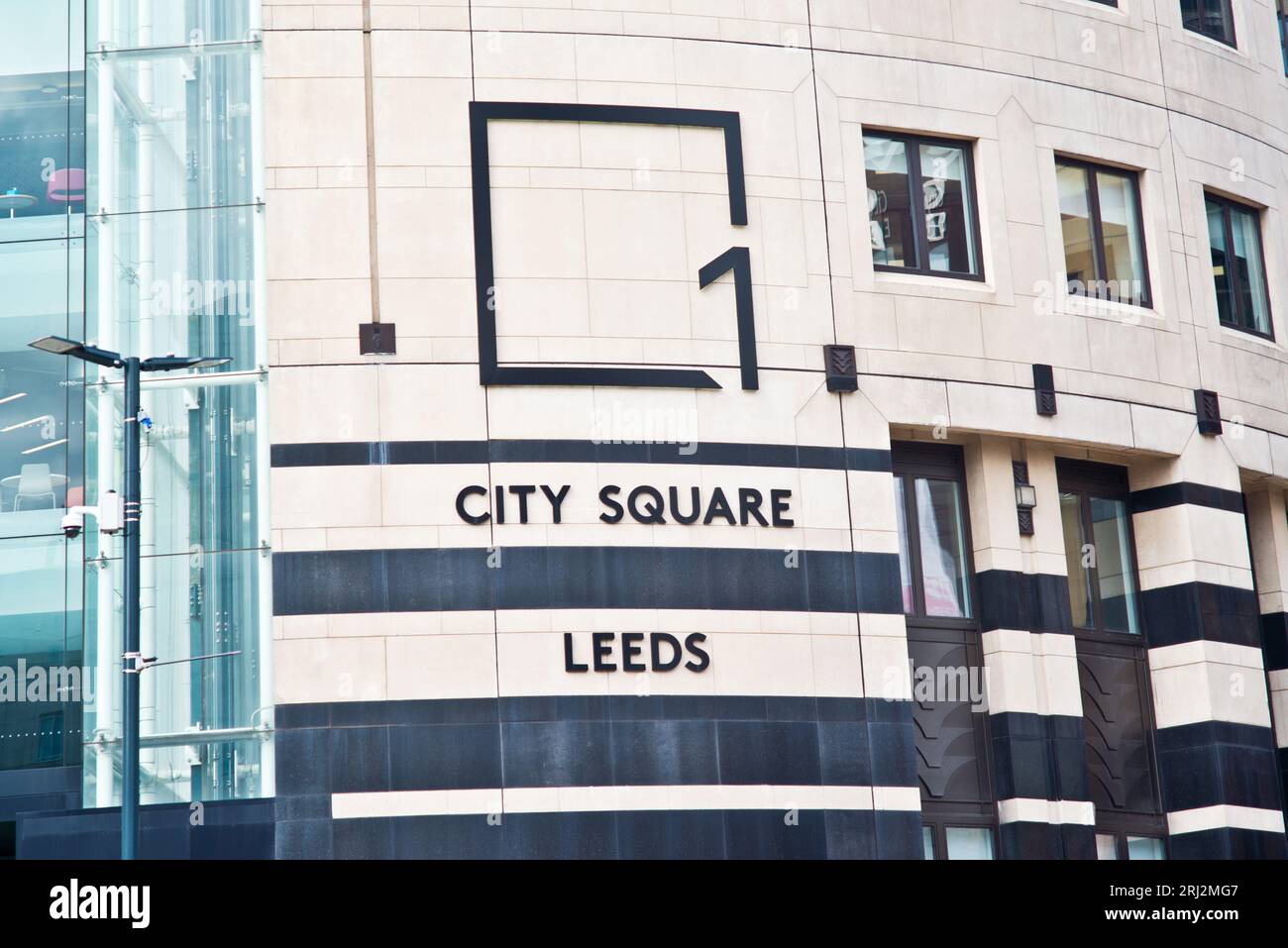Leeds city square -Fotos und -Bildmaterial in hoher Auflösung – Alamy