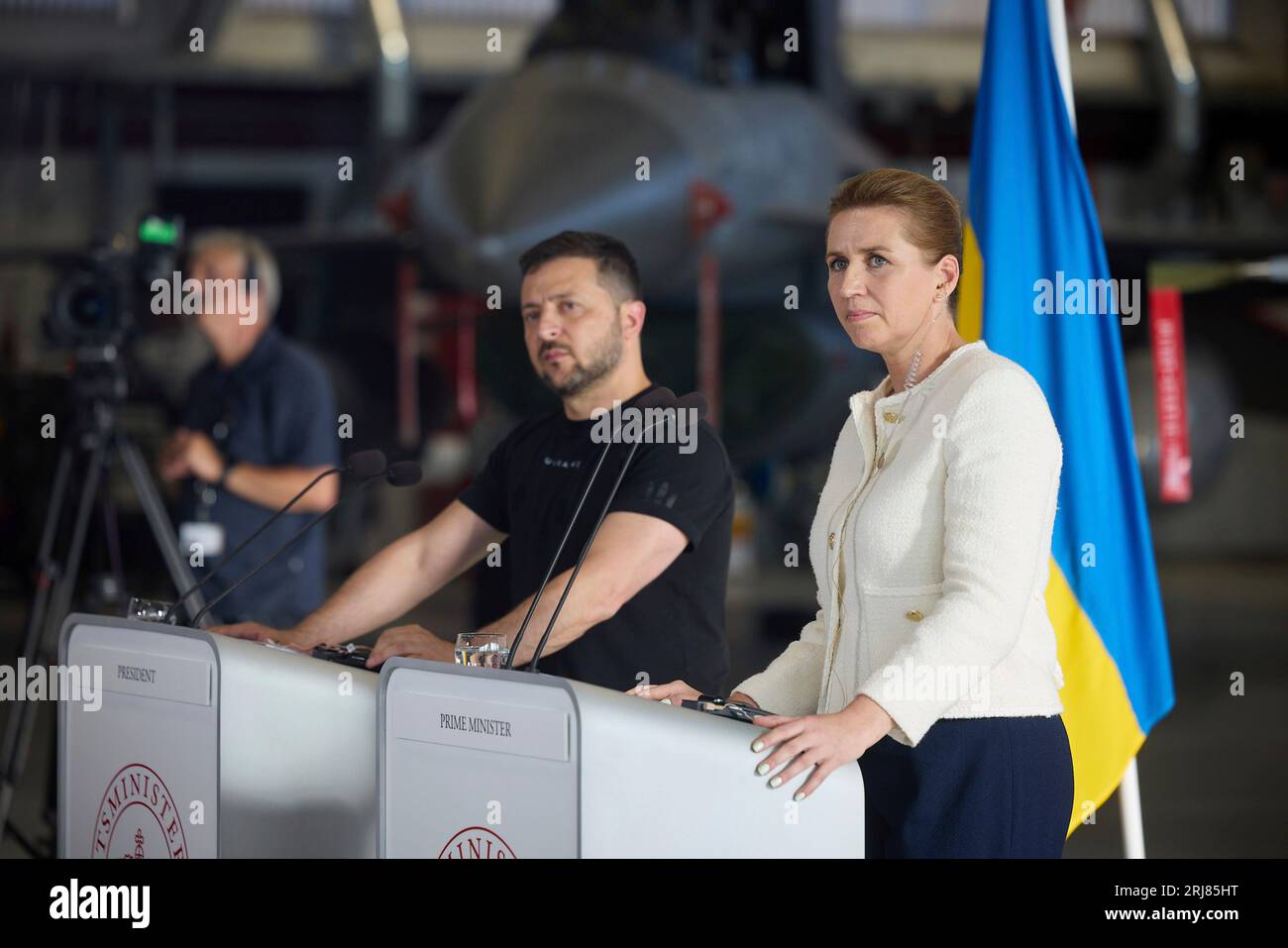 Vojens, Dänemark. August 2023. Die dänische Premierministerin Mette Frederiksen (rechts) und der ...