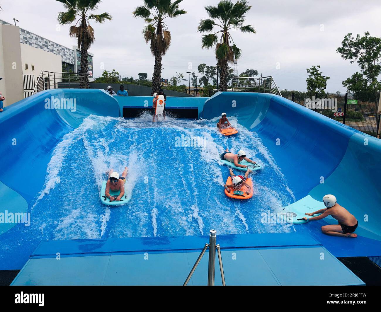 Wave pool -Fotos und -Bildmaterial in hoher Auflösung – Alamy