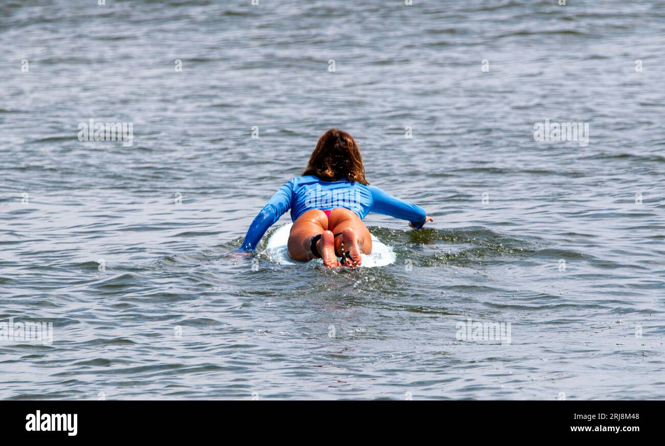 Bikini bottom lying down -Fotos und -Bildmaterial in hoher Auflösung – Alamy