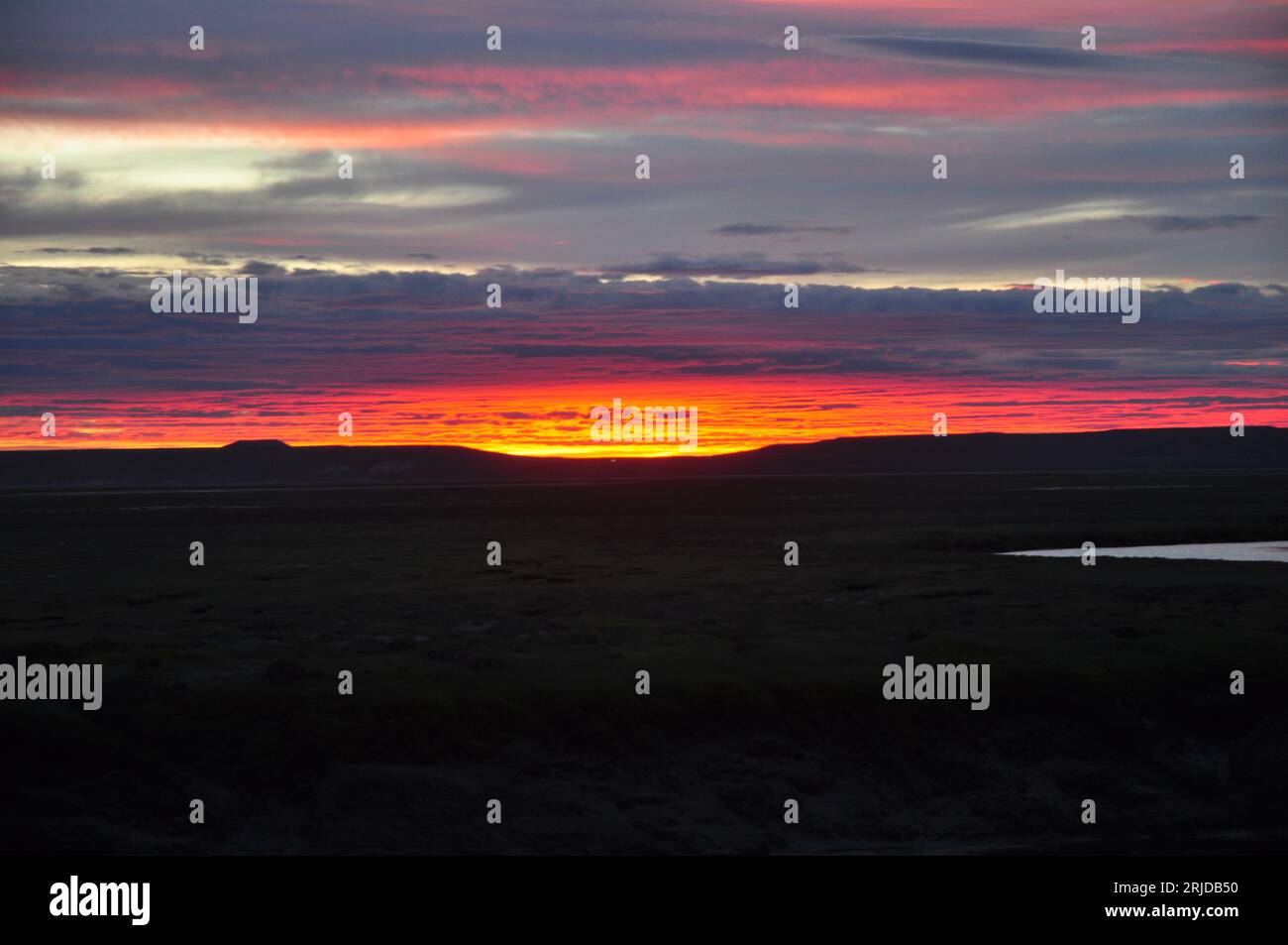 Atardecer rojo -Fotos und -Bildmaterial in hoher Auflösung – Alamy