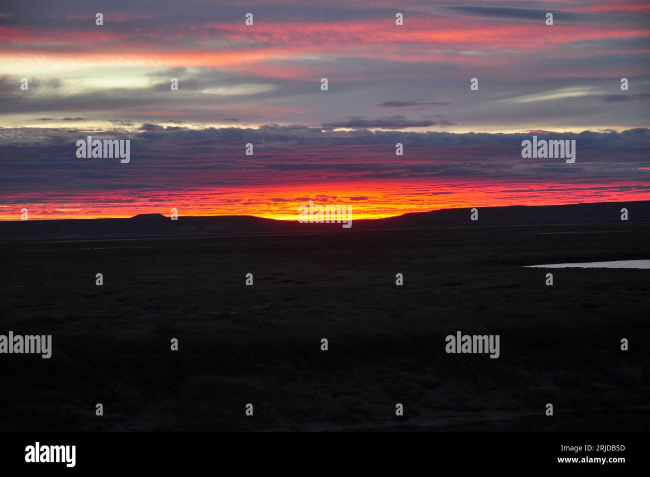 Atardecer rojo -Fotos und -Bildmaterial in hoher Auflösung – Alamy