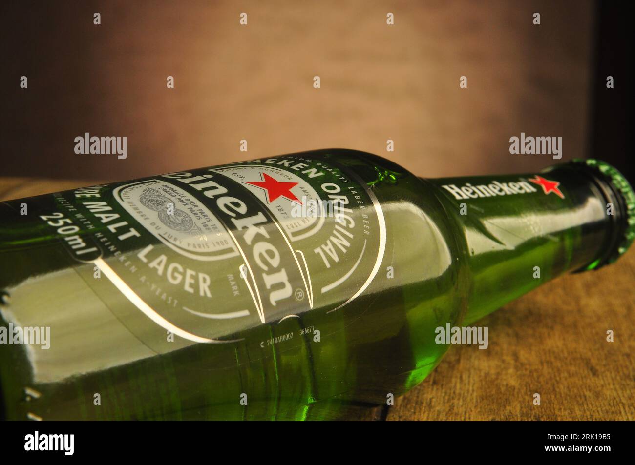 Heineken flasche -Fotos und -Bildmaterial in hoher Auflösung – Alamy
