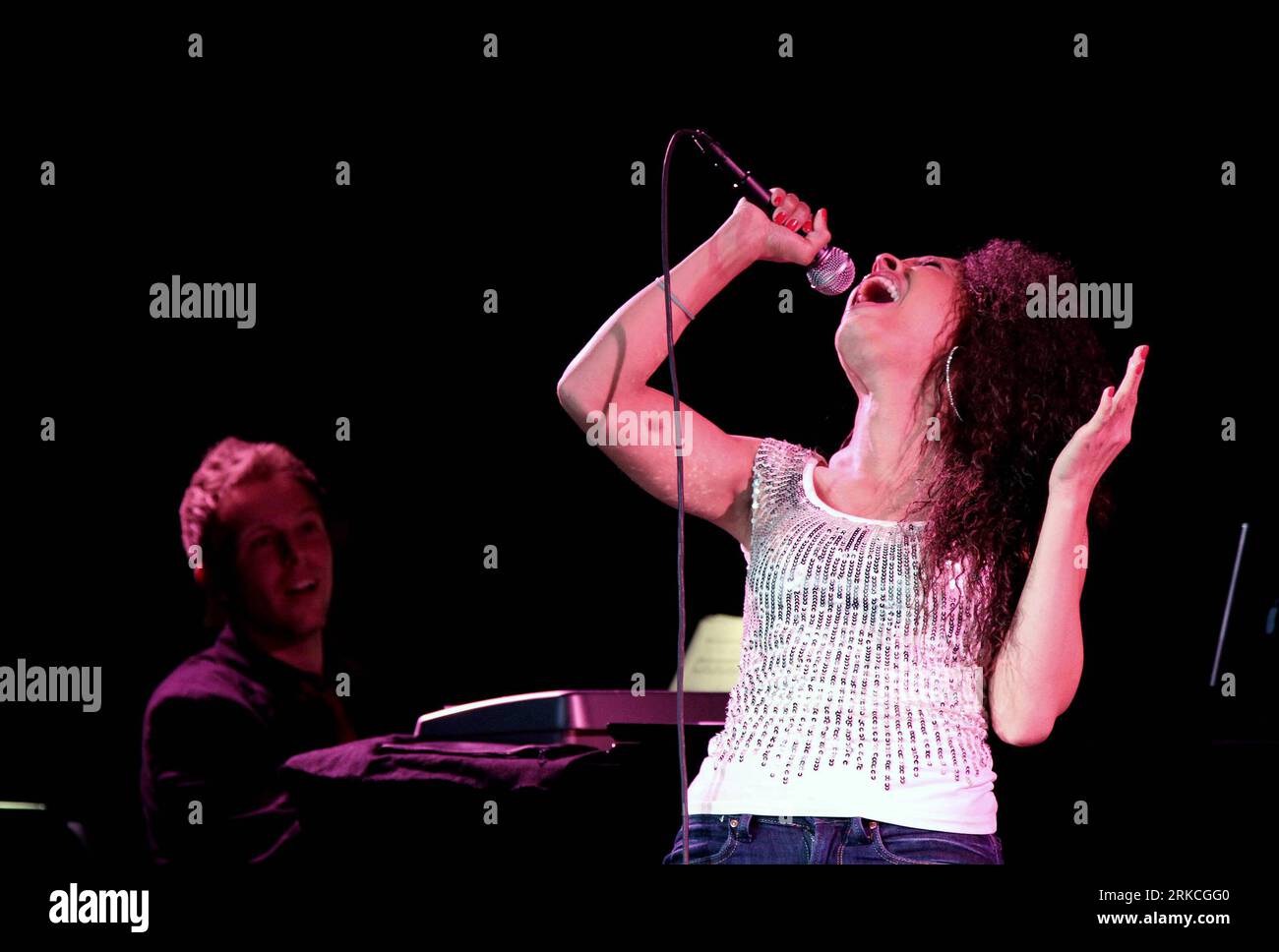 Thalia singer -Fotos und -Bildmaterial in hoher Auflösung – Alamy