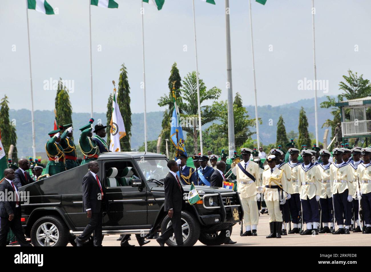 Nigeria eagle square parade -Fotos und -Bildmaterial in hoher Auflösung – Alamy