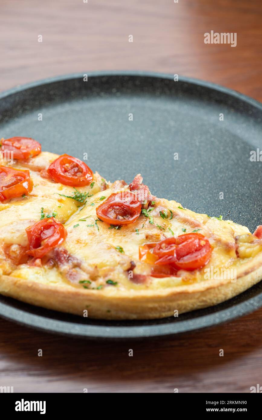 Eine halbe pizza -Fotos und -Bildmaterial in hoher Auflösung – Alamy