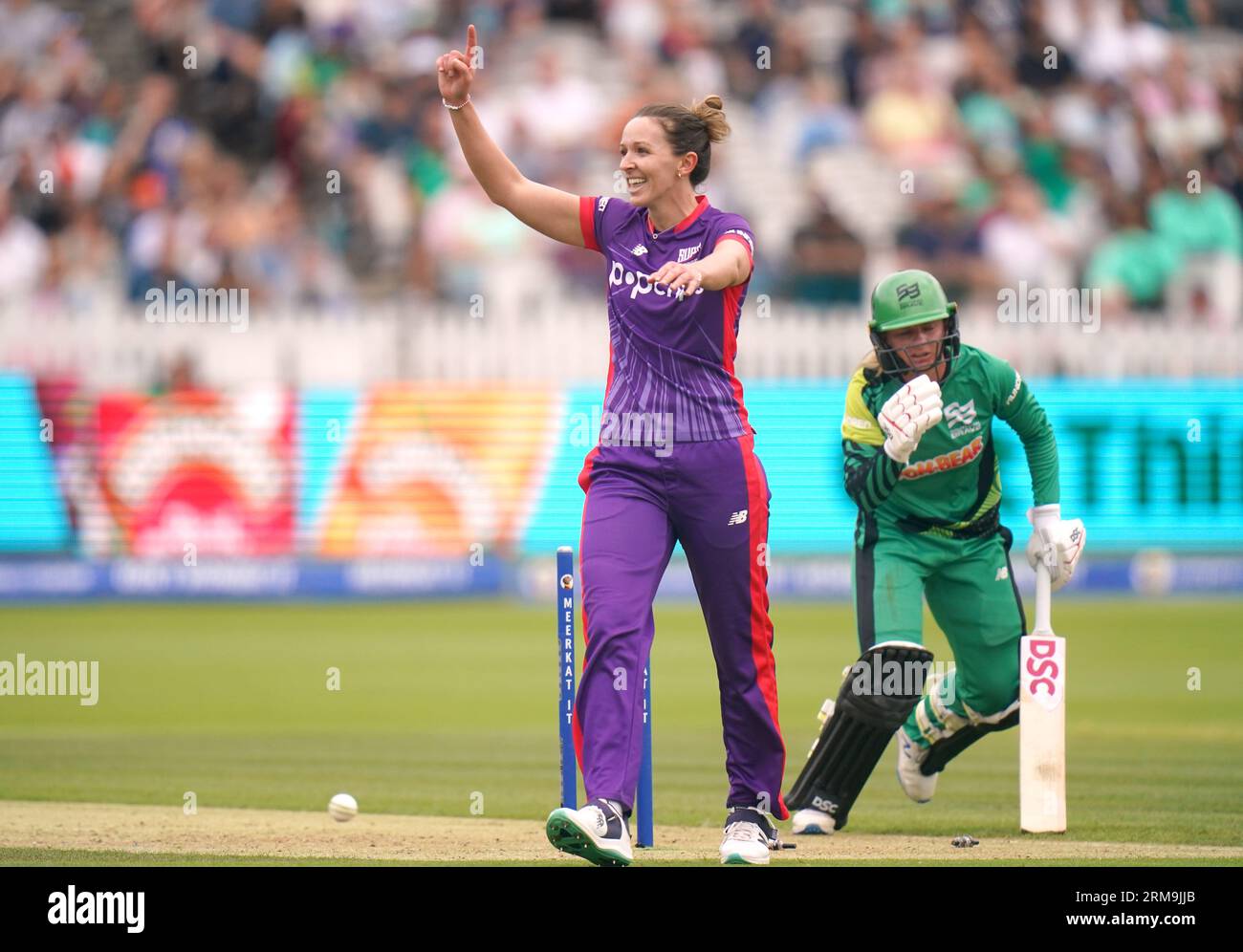 Northern Superchargers' Kate Cross feiert das Auslaufen von Danni Wyatt ...