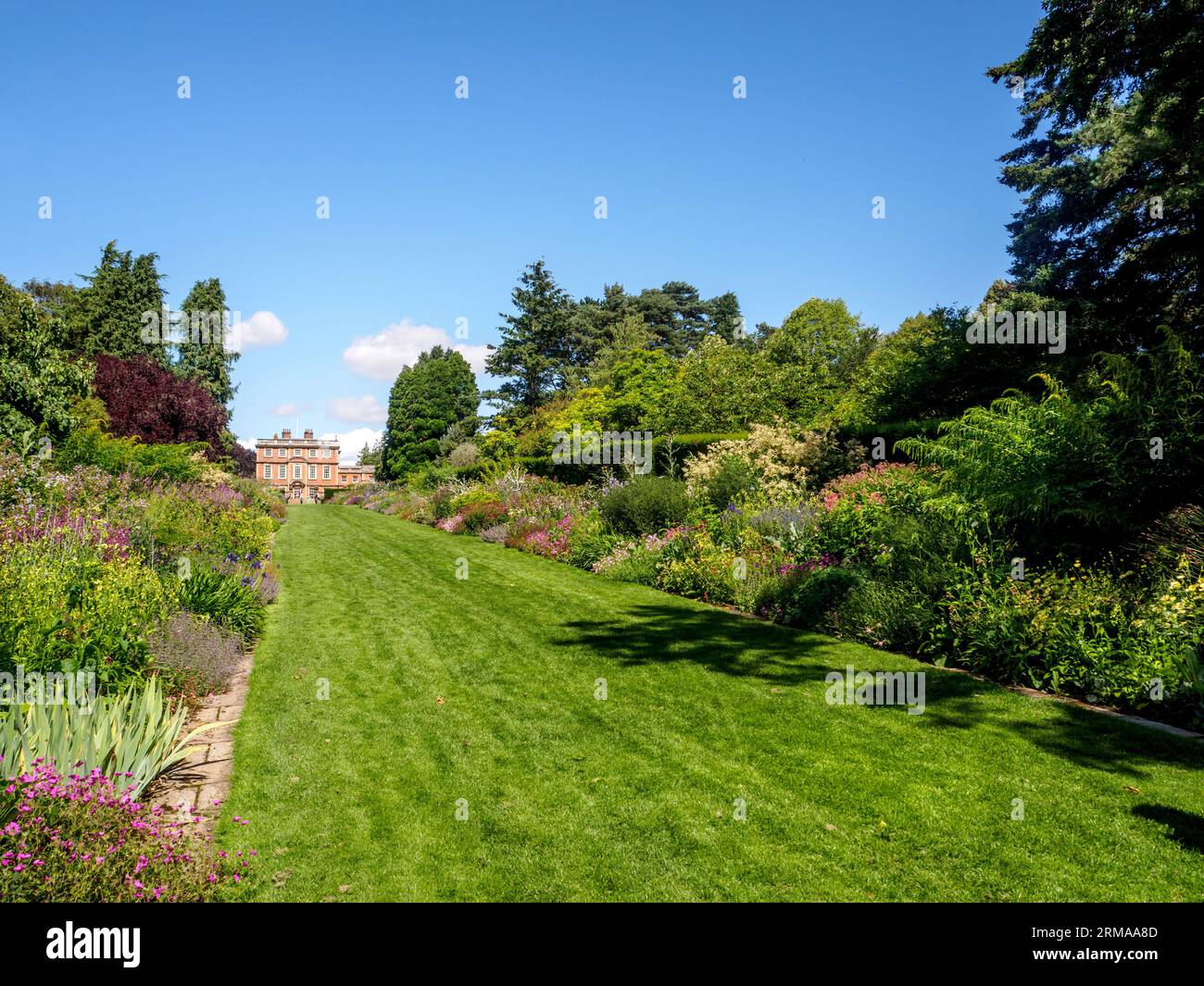 Long hall -Fotos und -Bildmaterial in hoher Auflösung – Alamy