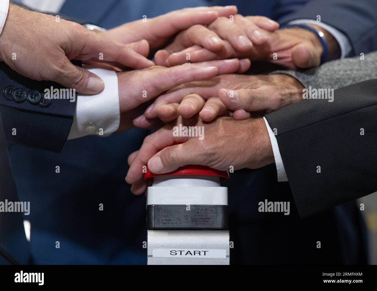 Jessen, Deutschland. 28. August 2023. Teilnehmer an der Eröffnung der ...