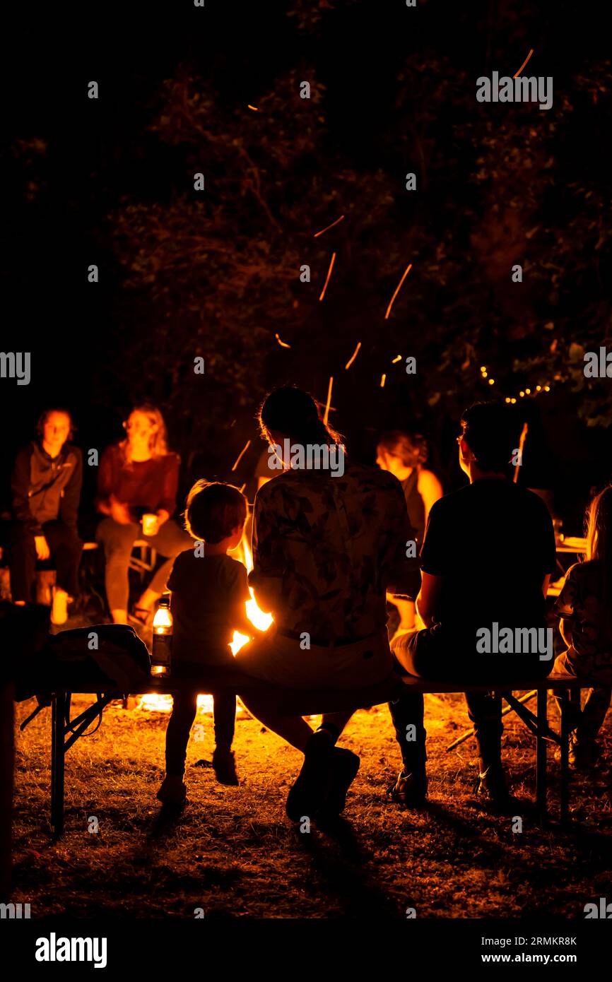 Bequem darin zu sitzen -Fotos und -Bildmaterial in hoher Auflösung – Alamy