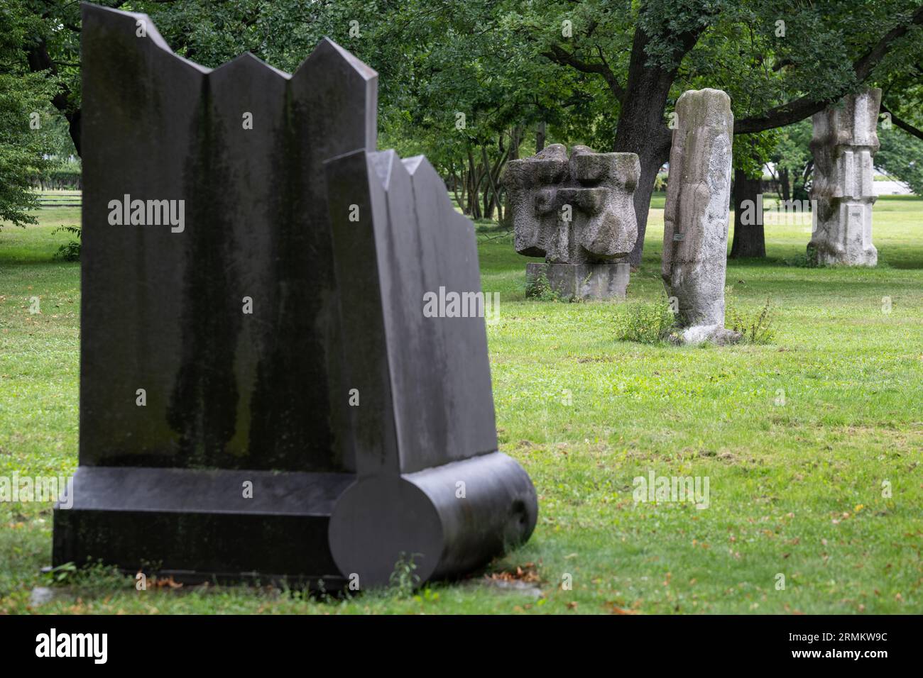 Berlin, Deutschland. 29. August 2023. Blick auf die Skulpturen gegen ...