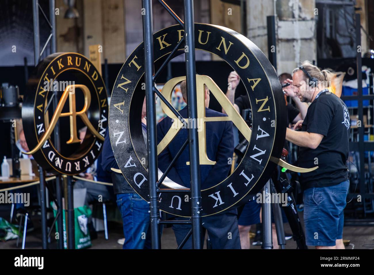 Die Aufnahme der Fernsehsendung Antikrundan von Sveriges in Motala ...