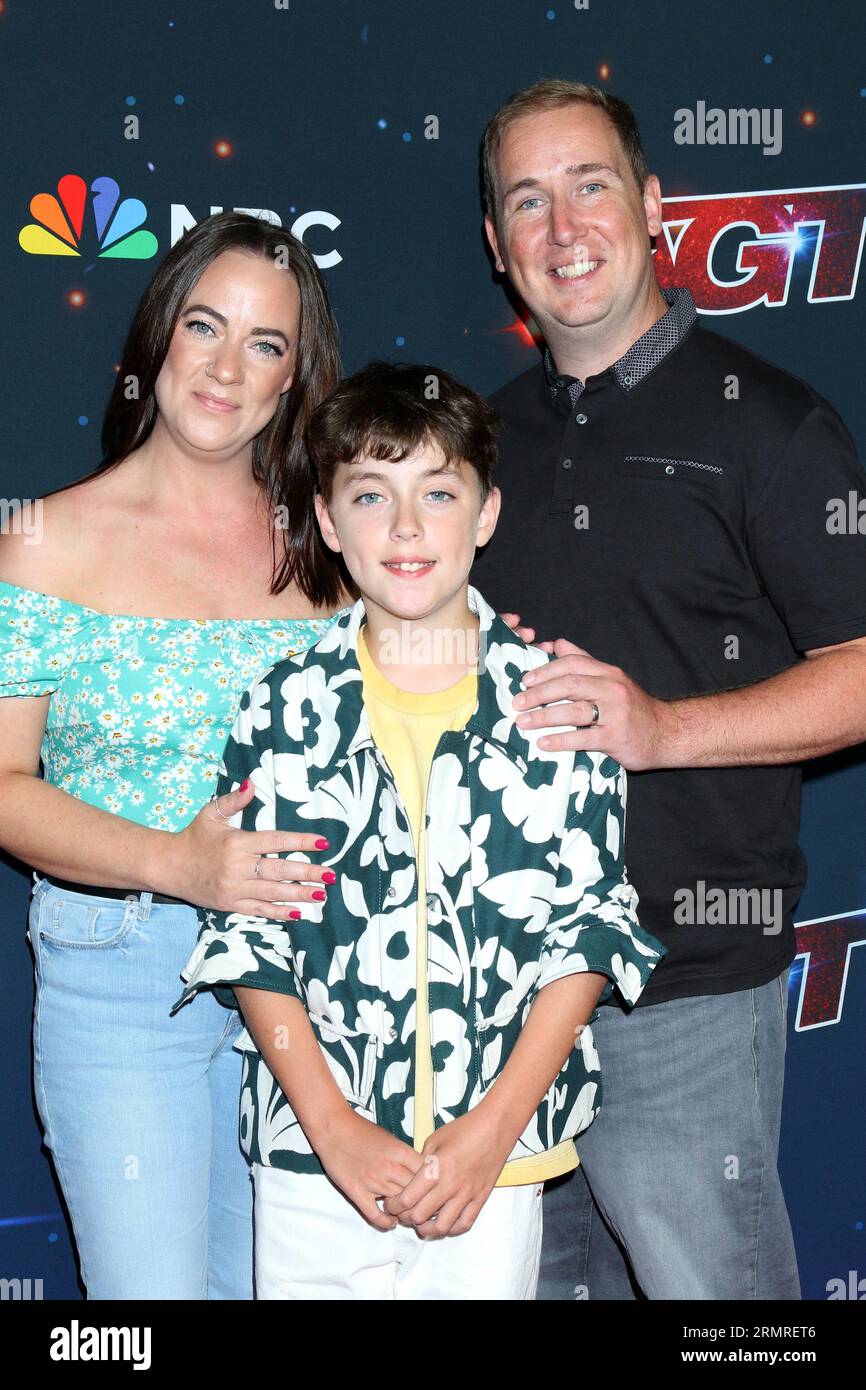 LOS ANGELES - AUG 29: Mom Emma, Alfie Andrew, Dad Andrew bei der ...