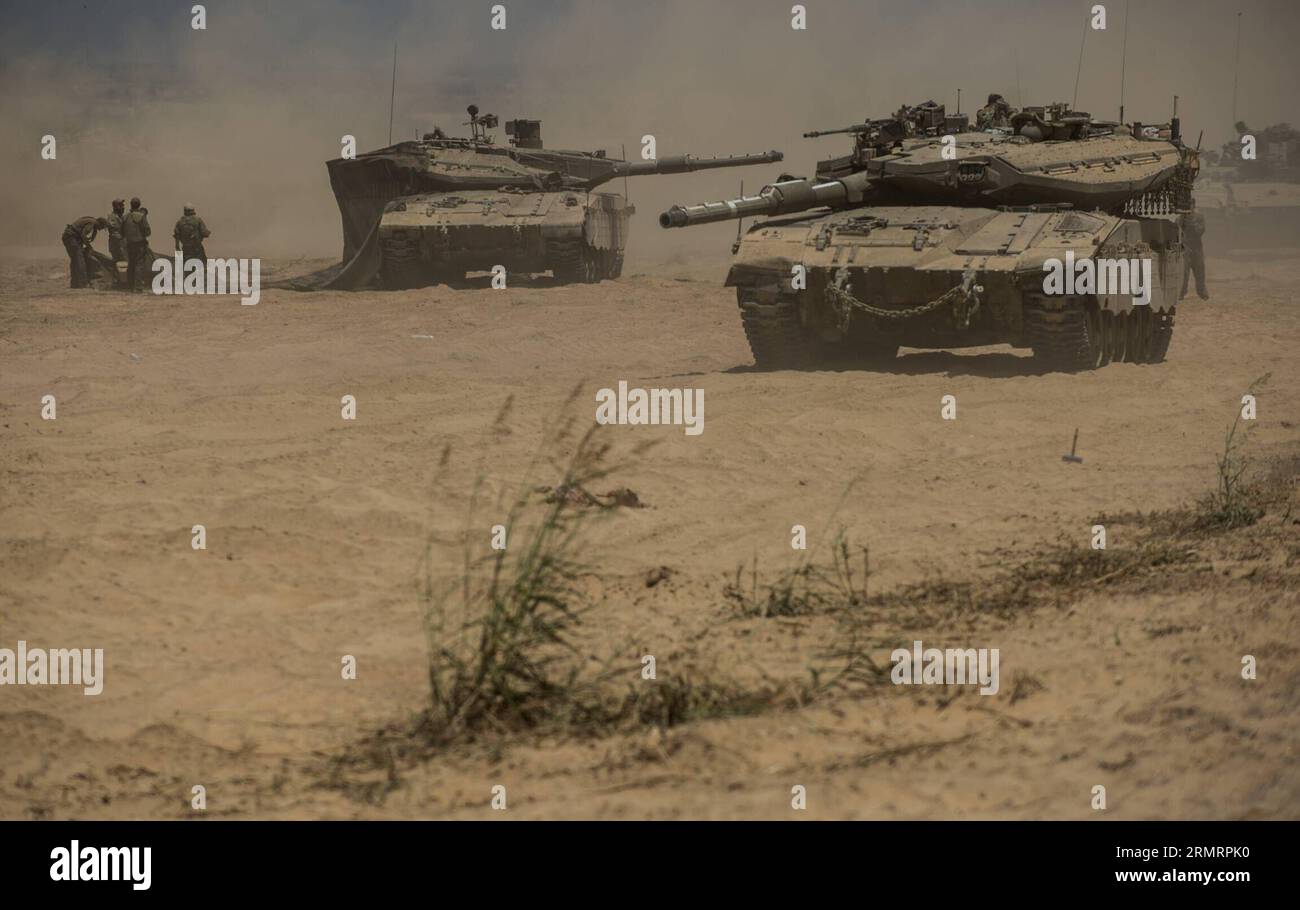 GAZA-GRENZE, 30. Juli 2014 – israelische Soldaten ruhen am 30. Juli 2014 in einem Einsatzgebiet ...