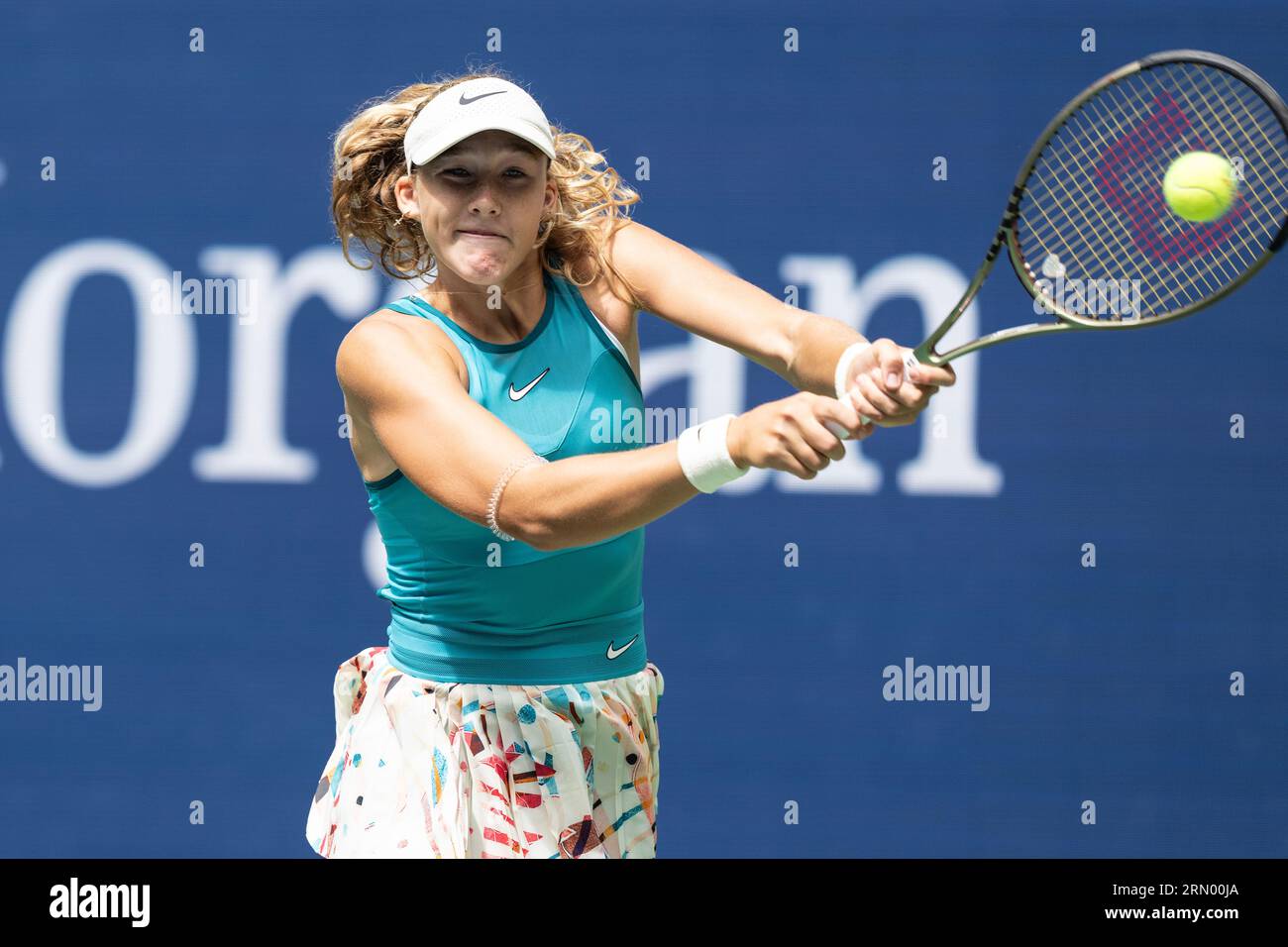 Coco gauff mirra andreeva -Fotos und -Bildmaterial in hoher Auflösung ...