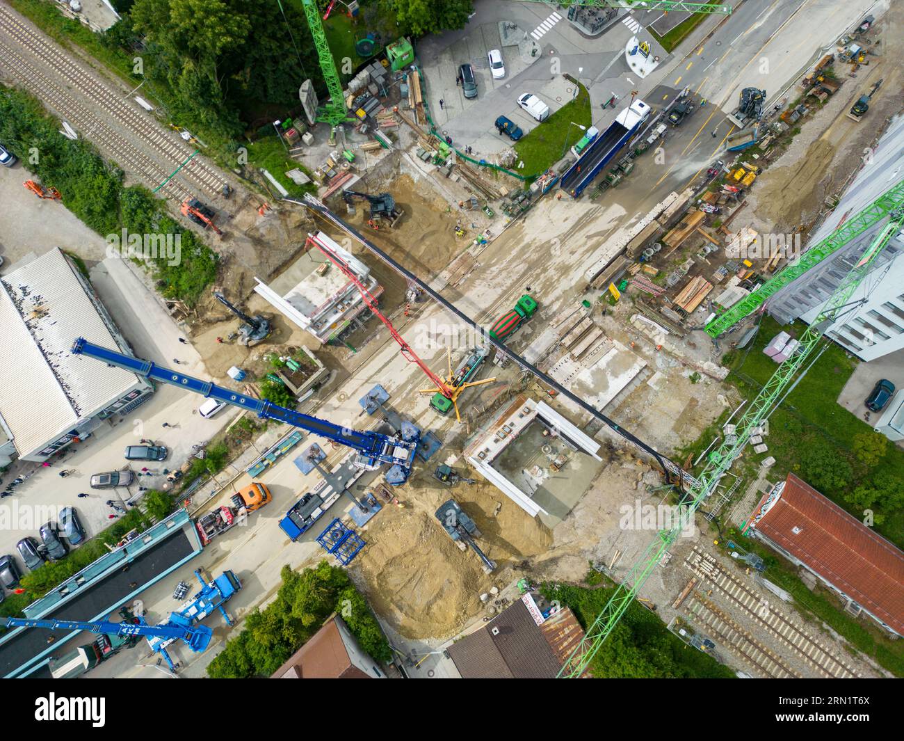 Starnberg, Deutschland. August 2023 31. Krane, Bagger, Lkw und ...
