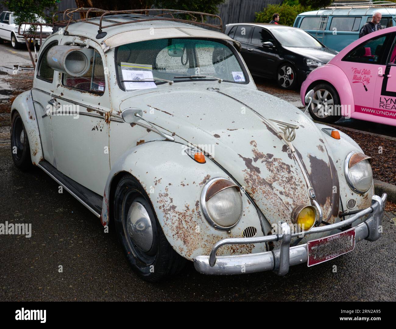 Rusty yellow volkswagen beetle car -Fotos und -Bildmaterial in hoher Auflösung – Alamy