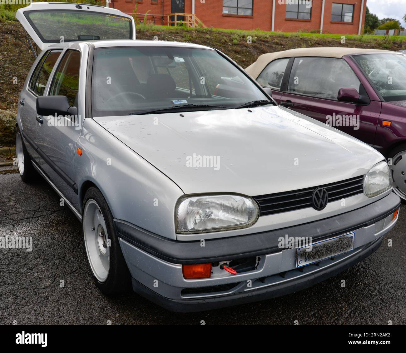 Silver volkswagen golf -Fotos und -Bildmaterial in hoher Auflösung – Alamy