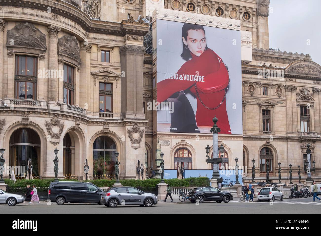 Zadig and voltaire show -Fotos und -Bildmaterial in hoher Auflösung – Alamy