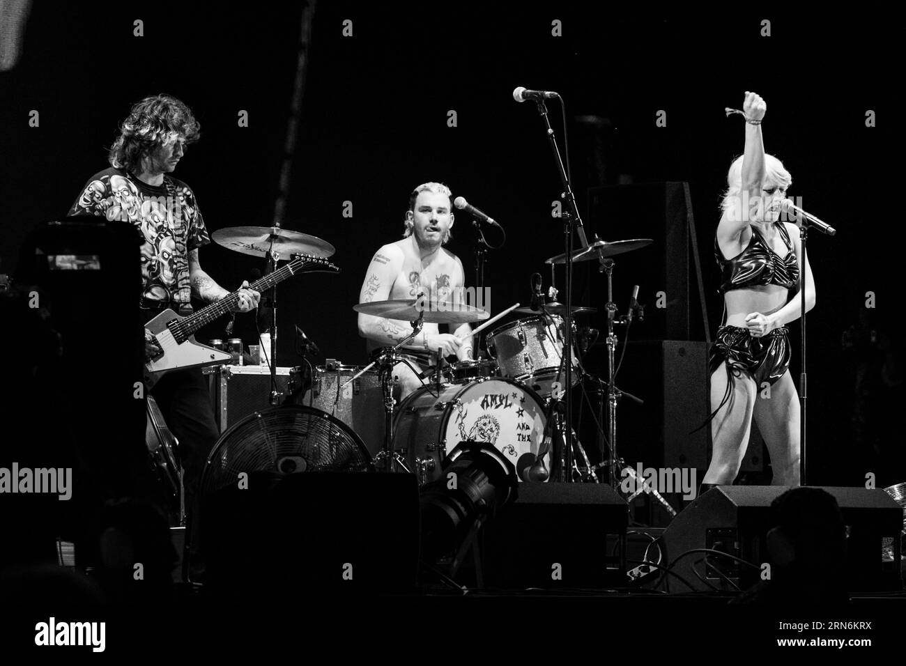 Amyl and the Sniffers – Amy Taylor and Whole Band – On the Mountain ...