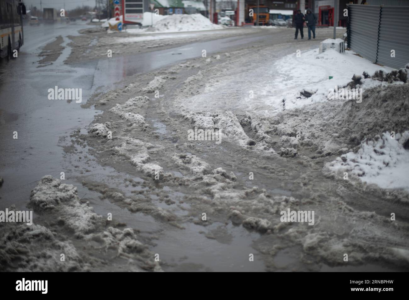Große schmutzige pfütze -Fotos und -Bildmaterial in hoher Auflösung – Alamy