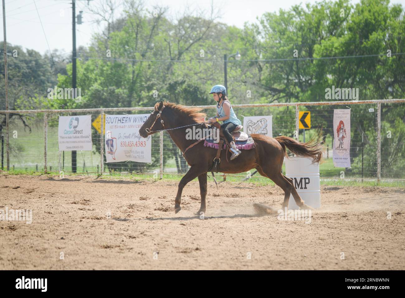 Barrel race -Fotos und -Bildmaterial in hoher Auflösung – Alamy