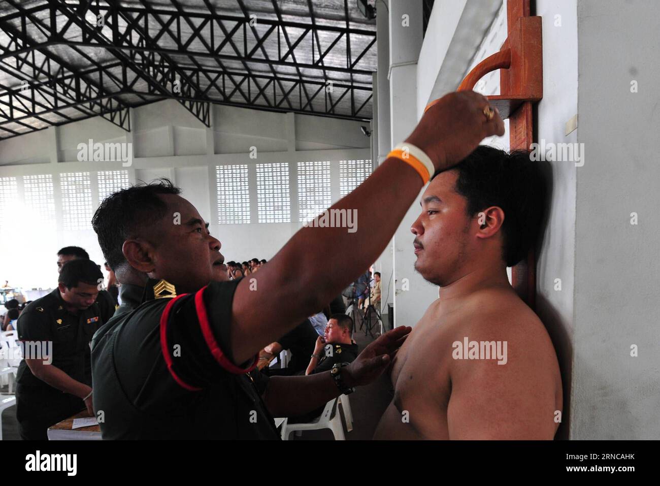 Militärische musterung -Fotos und -Bildmaterial in hoher Auflösung ...