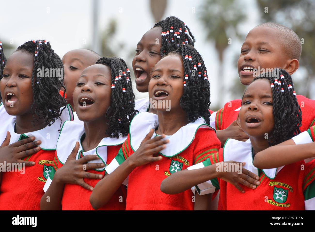(160810) -- NAIROBI, 10. August 2016 -- Schüler treten während der laufenden 90. Ausgabe des ...