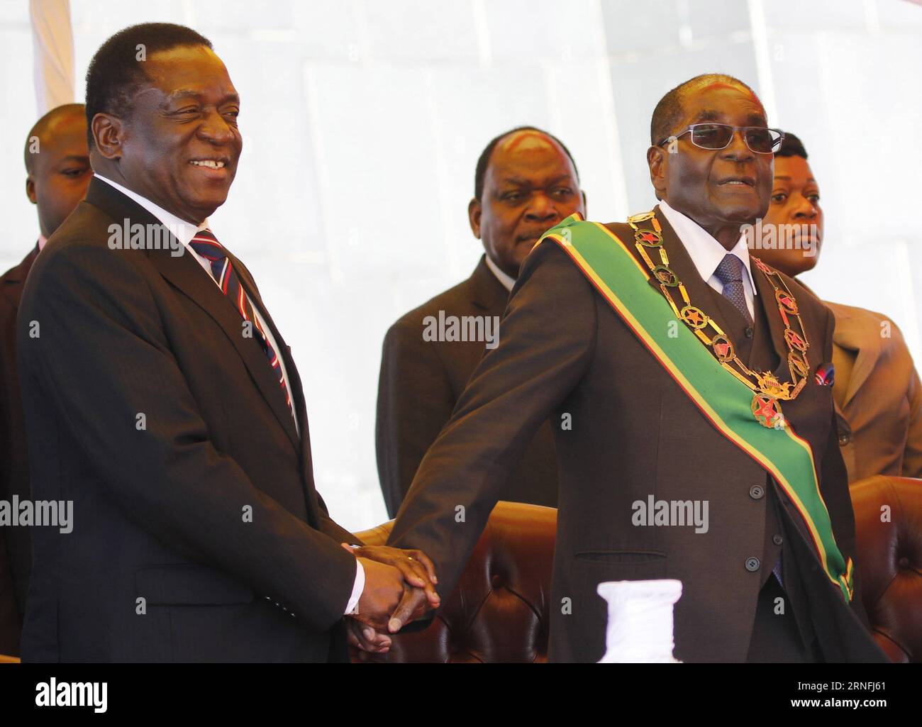 (160809) -- HARARE, 9. August 2016 () --Präsident Robert Mugabe (R ...
