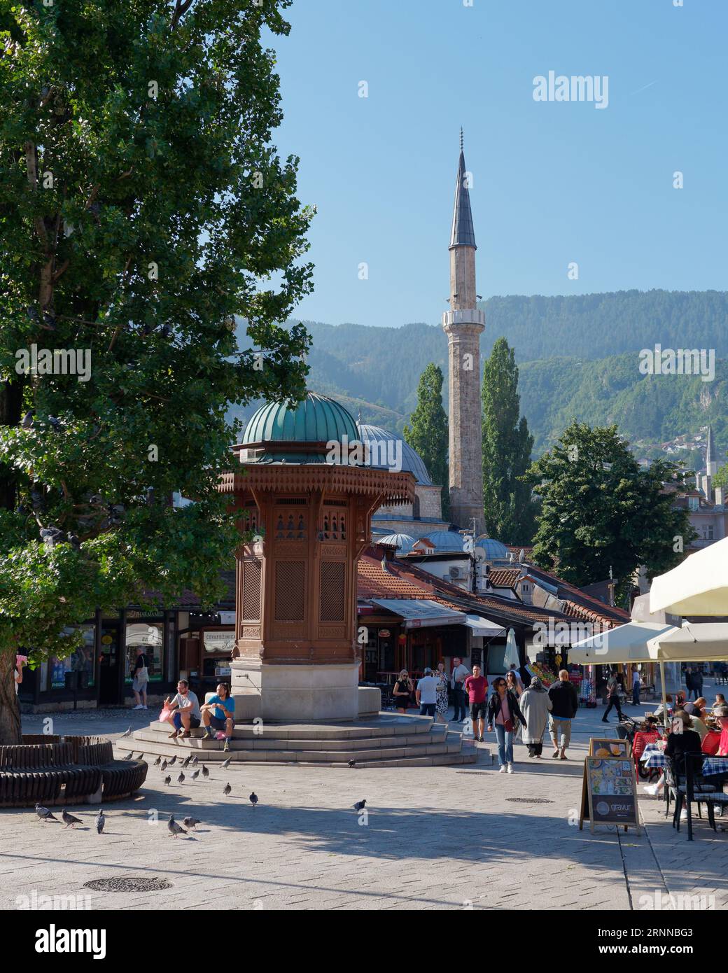 Der Sebilj, ein Holzbrunnen im osmanischen Stil im Stadtteil Baščaršija ...