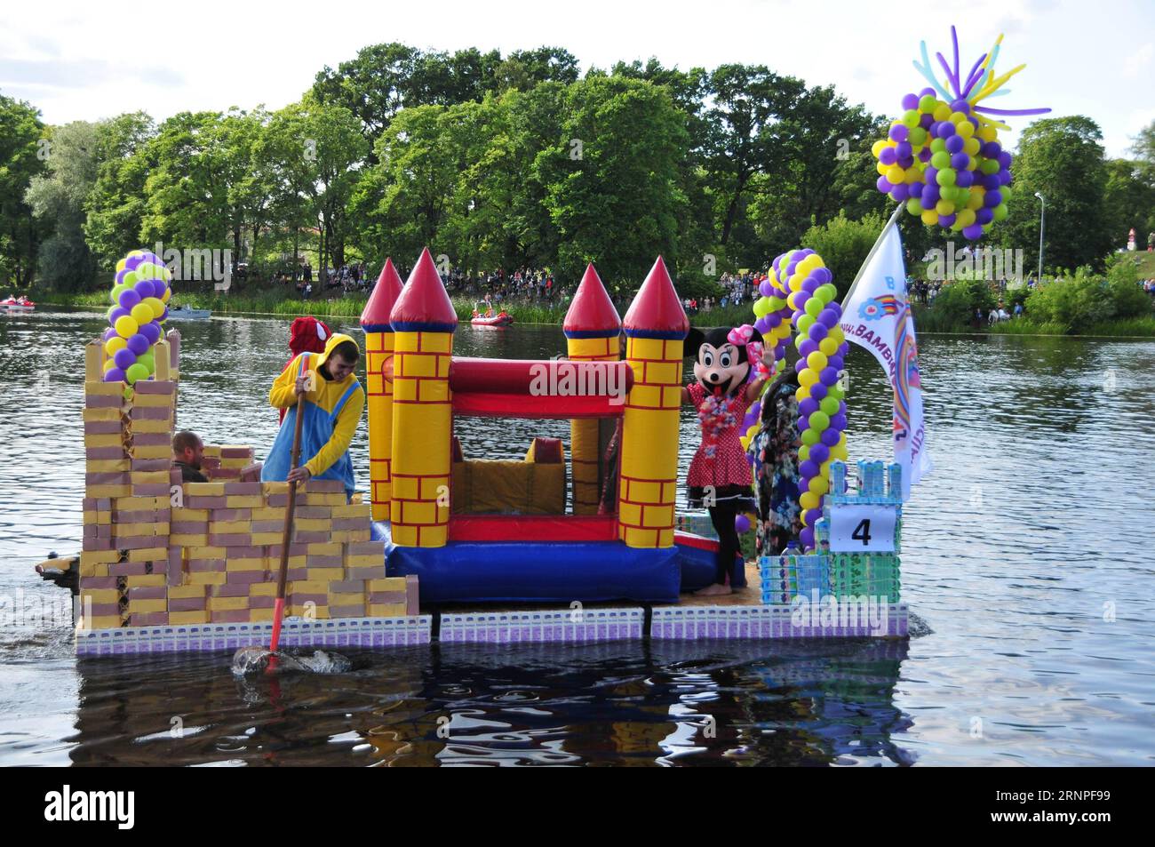 Milk carton regatta -Fotos und -Bildmaterial in hoher Auflösung – Alamy