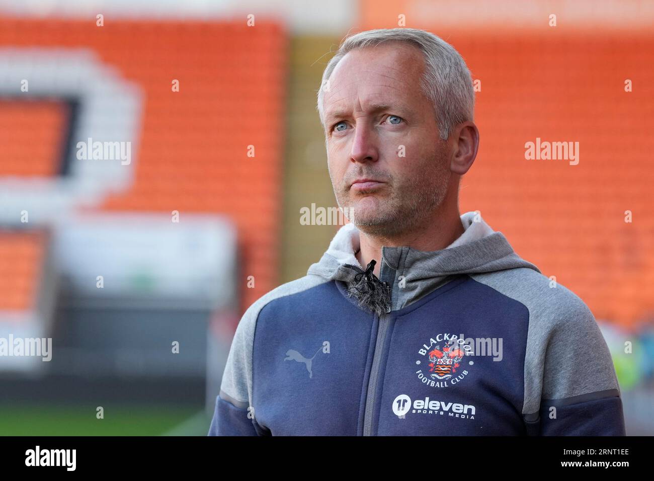 Neil Critchley, Manager von Blackpool, gibt ein Interview nach dem ...
