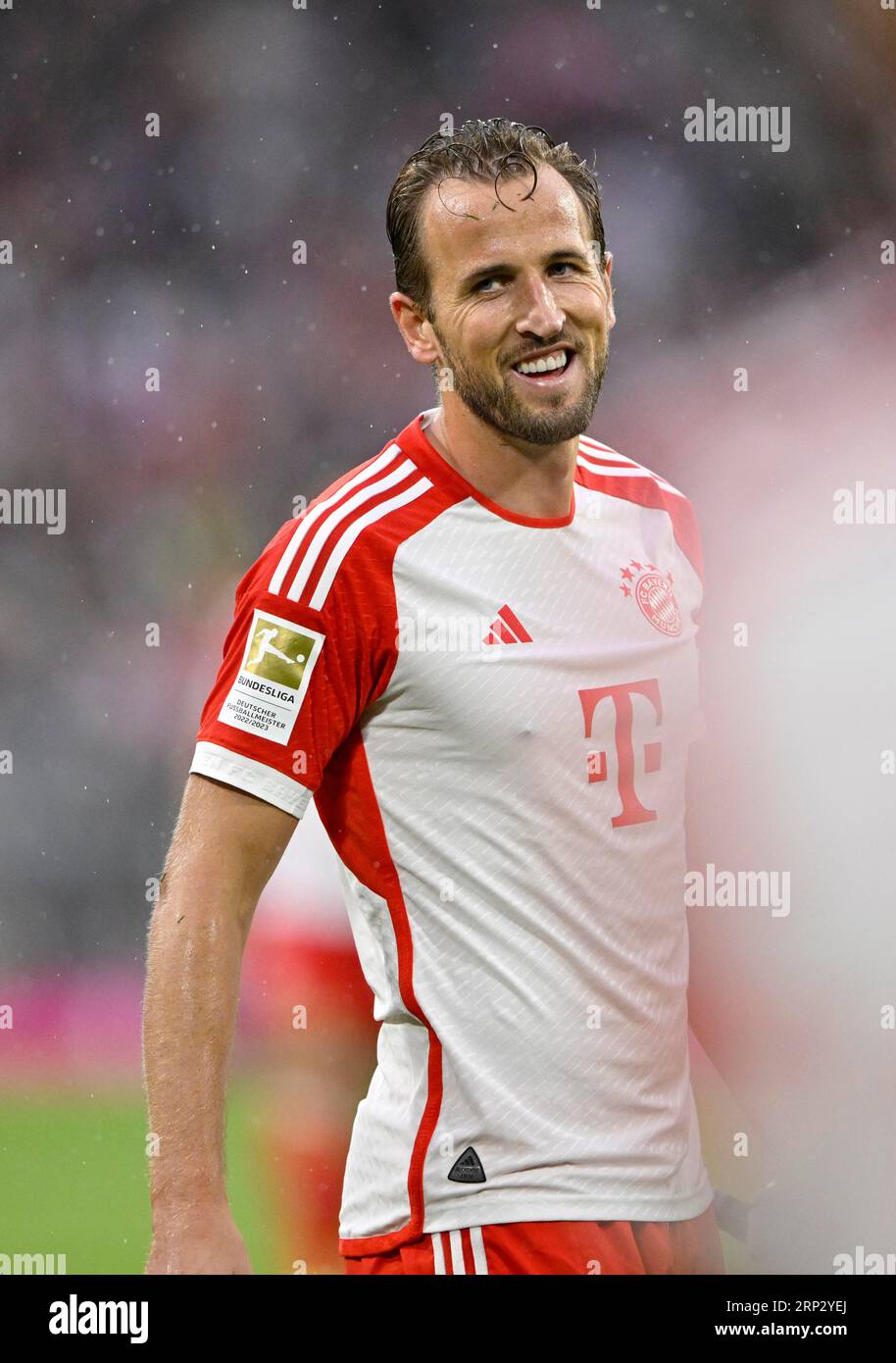 Harry Kane FC Bayern München FCB (09) lächelt, Allianz Arena, München ...