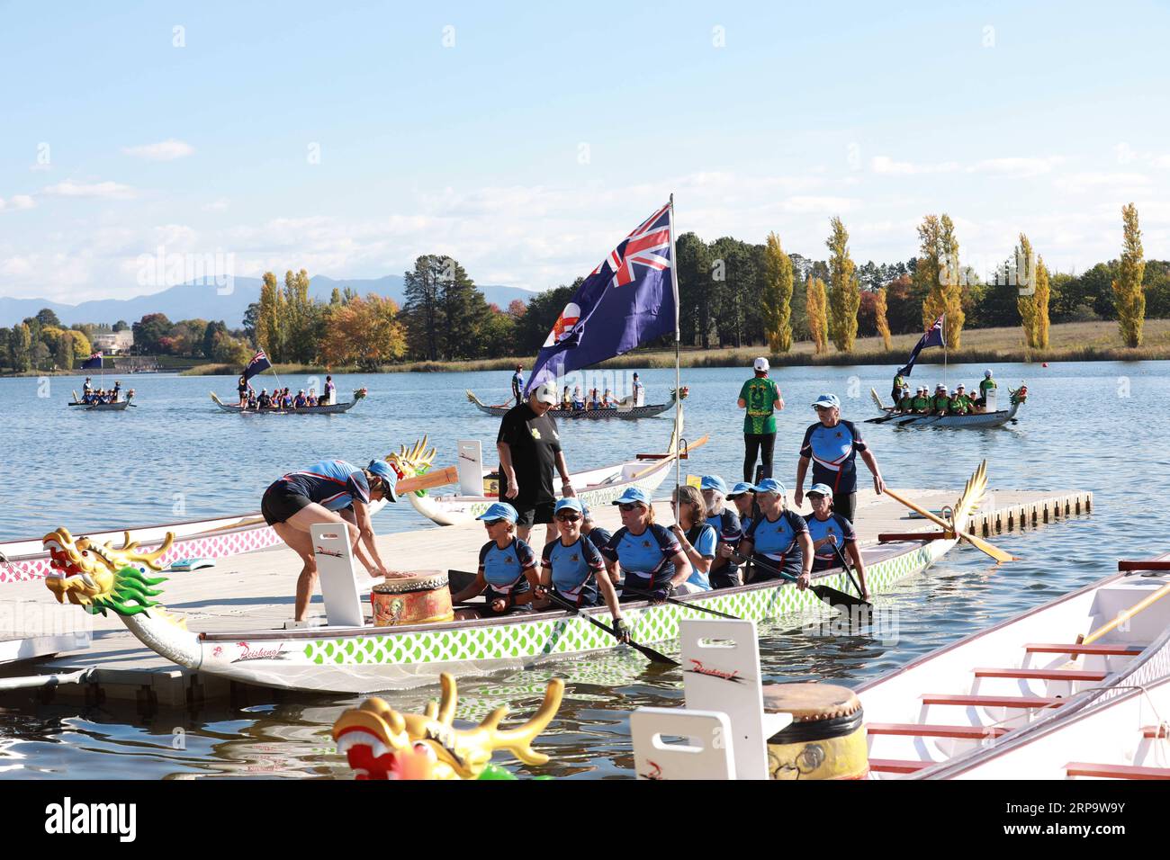 (190417) -- CANBERRA, 17. April 2019 (Xinhua) -- Menschen nehmen an der ...