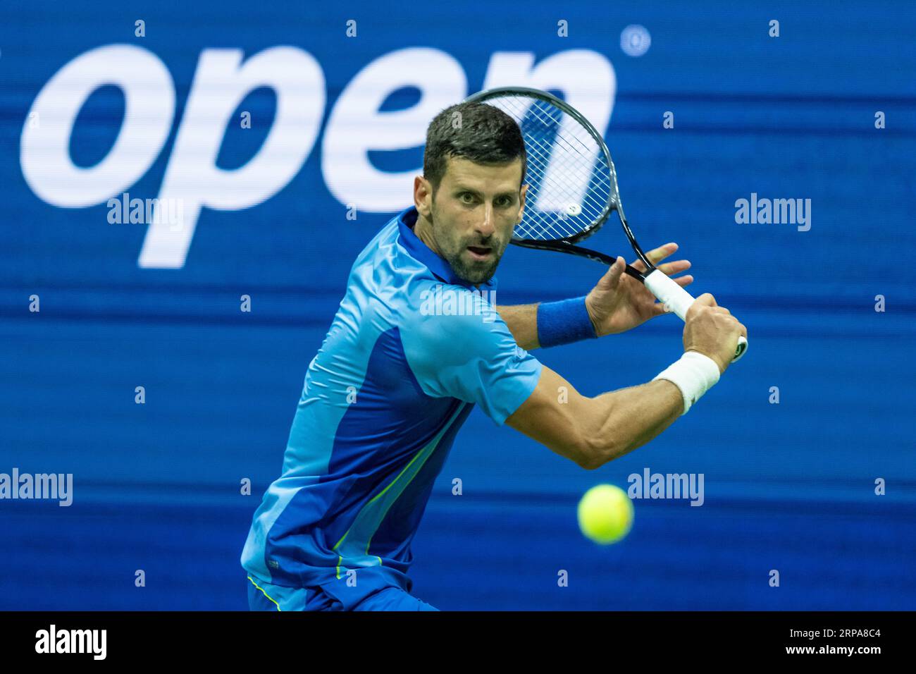 Novak Djokovic aus Serbien kehrt in der 4. Runde gegen Borna Gojo aus ...