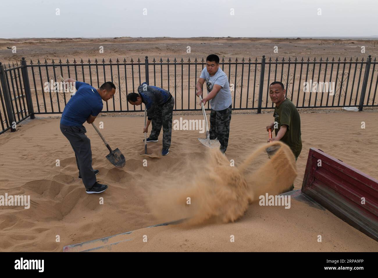(190430) -- EJIN QI, 30. April 2019 (Xinhua) -- Xu Yanqiang (1. R) und ...