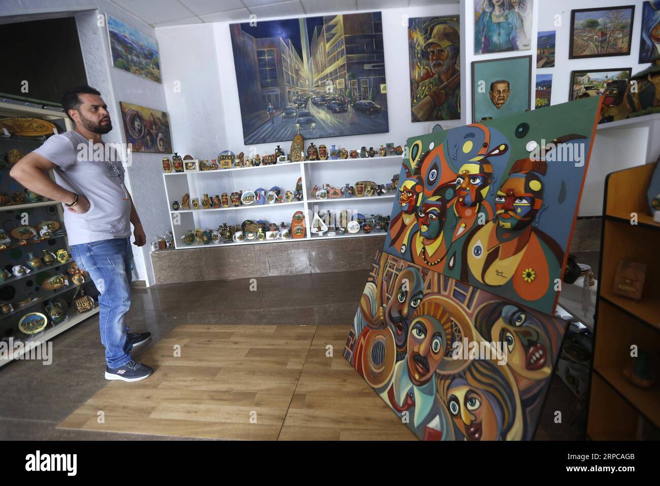 (190629) -- BEIRUT, 29. Juni 2019 -- Bassel Bou Khzam ist in seinem ...