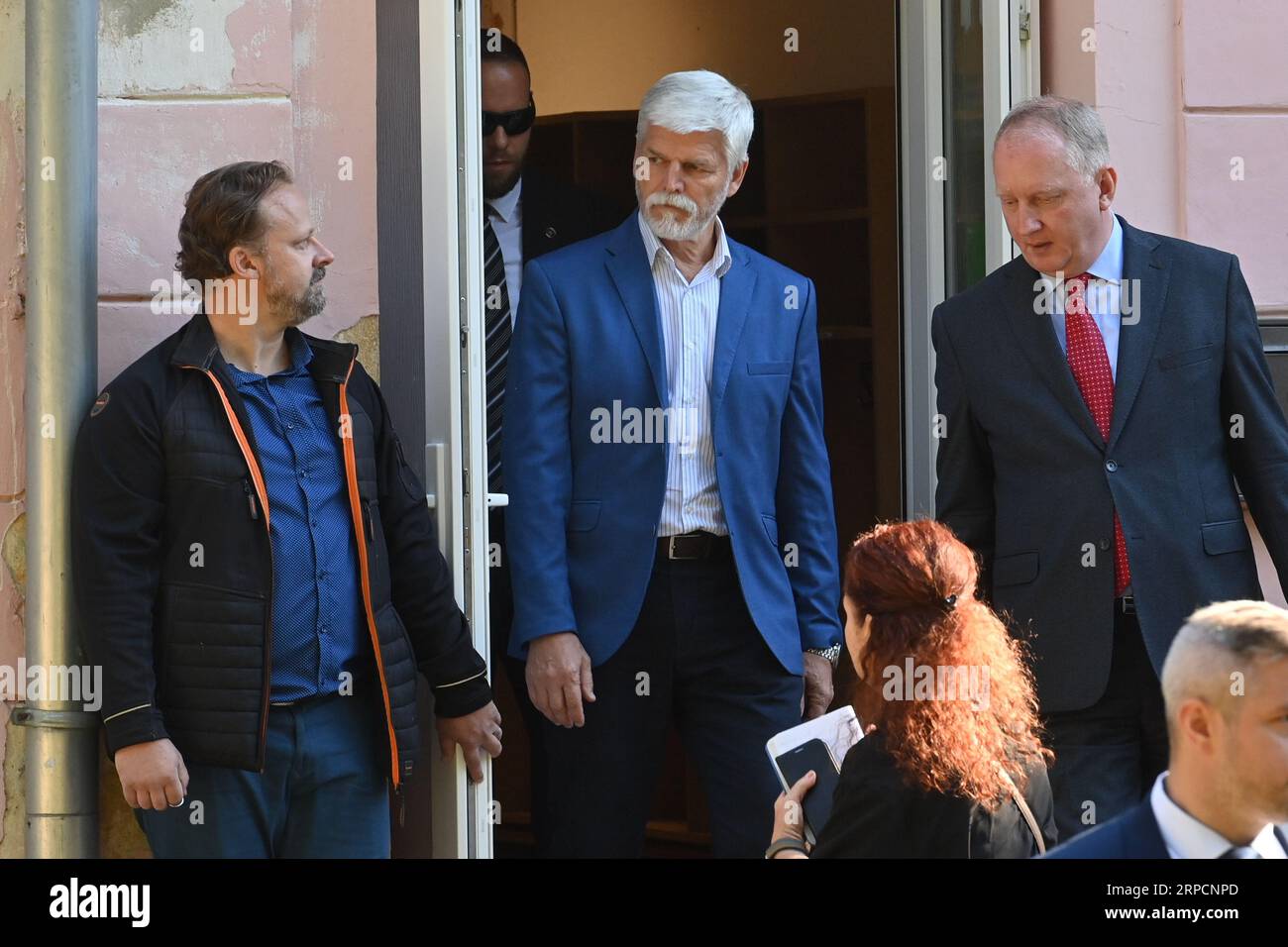 Präsident Petr Pavel besucht Grundschule und Kindergarten in Sadov ...