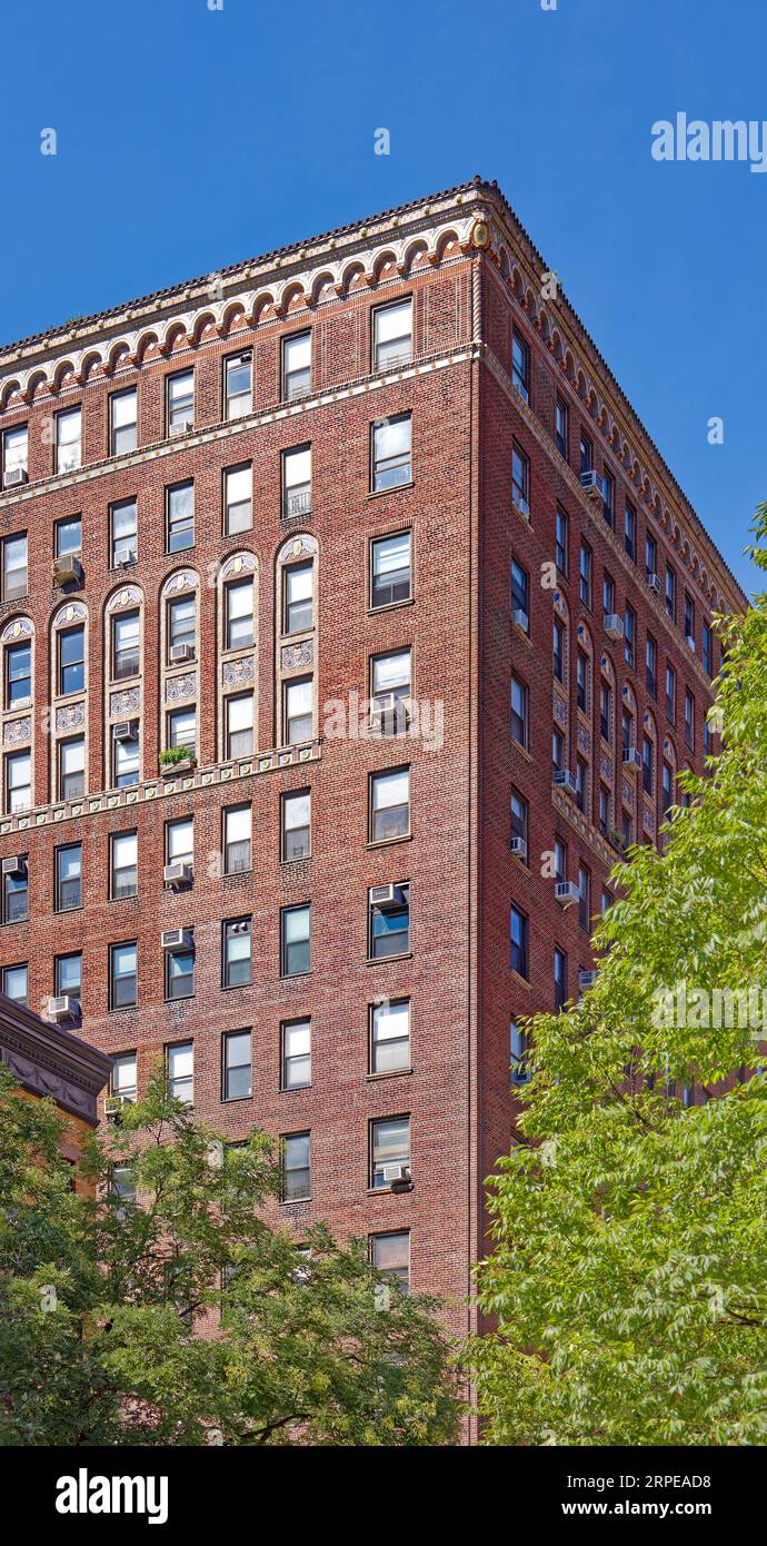 Upper West Side: Emery Roth entwarf Chester Court, zusammen mit Edna ...