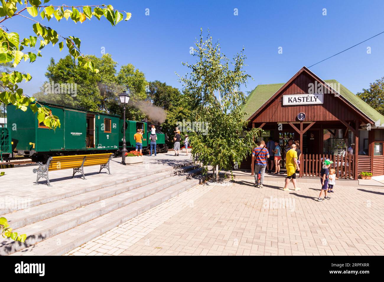 Kastely bahnhof -Fotos und -Bildmaterial in hoher Auflösung – Alamy