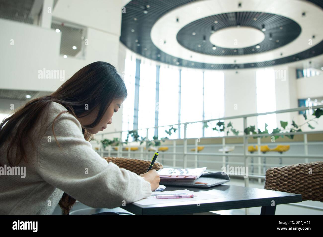 191214 -- MACAO, 14. Dezember 2019 Xinhua -- Chan Pui man studiert an ...