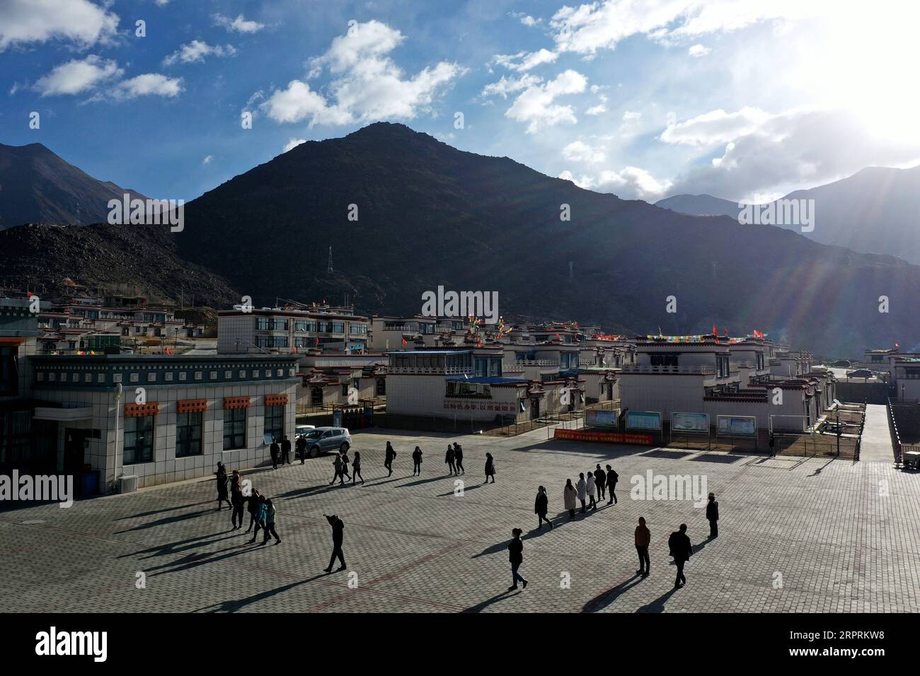 200406 -- LHASA, 6. April 2020 -- Luftaufnahme aufgenommen am 2. April ...